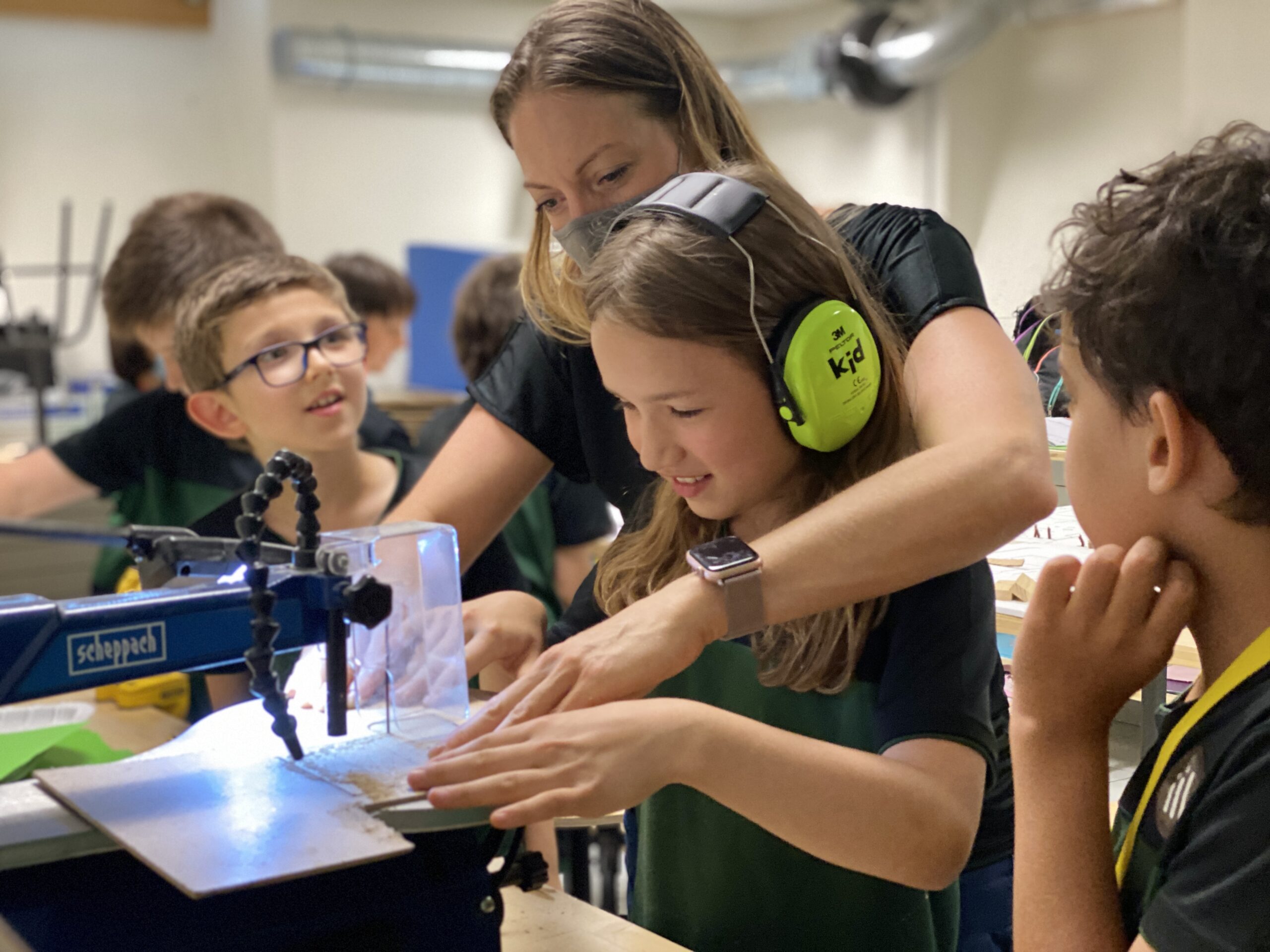 In the STEAM lab – Institut International de Lancy