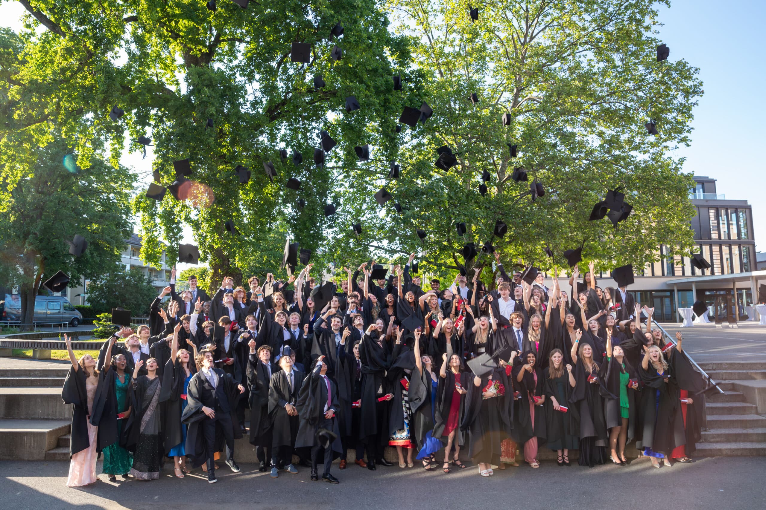 Félicitation à nos diplômés 2024 ! – Institut International de Lancy